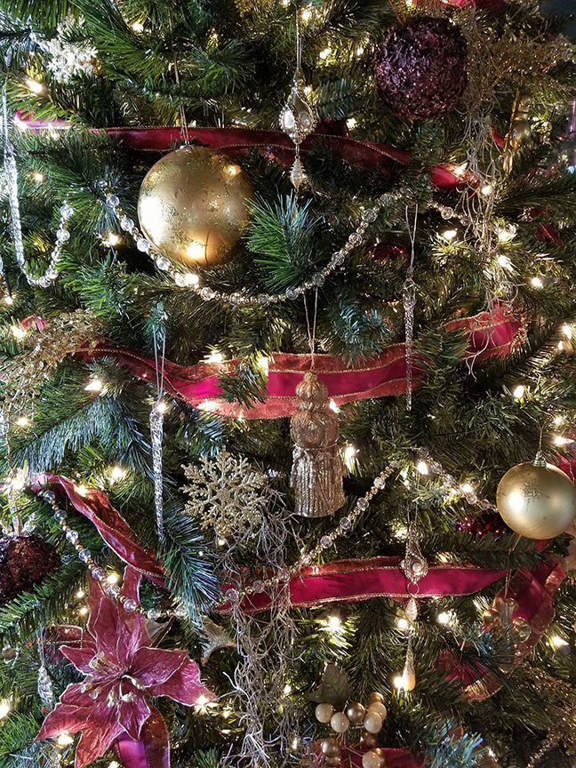 Colonial Christmas Tree Brought Warmth, Too